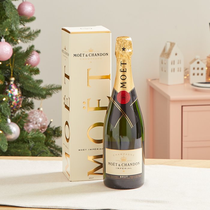 The Christmas Moët et Chandon Gift Set | Moonpig