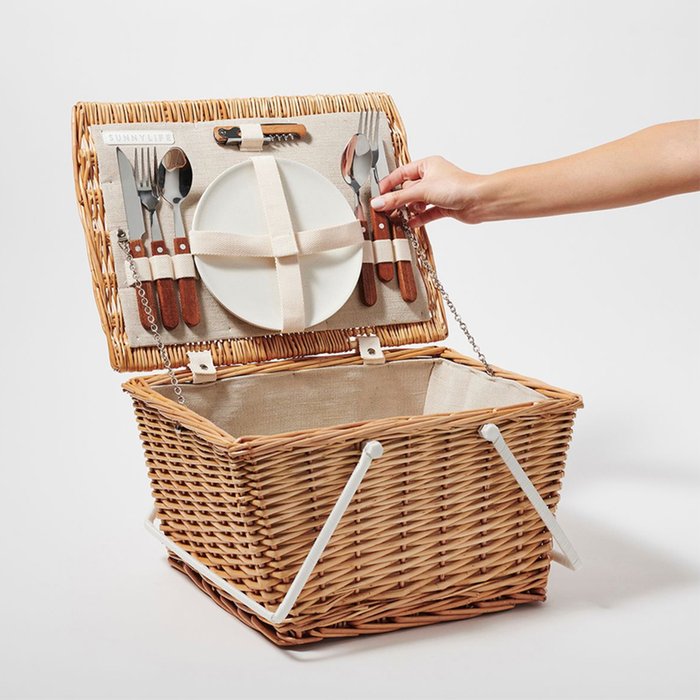 Natural Wicker Picnic Basket | Moonpig