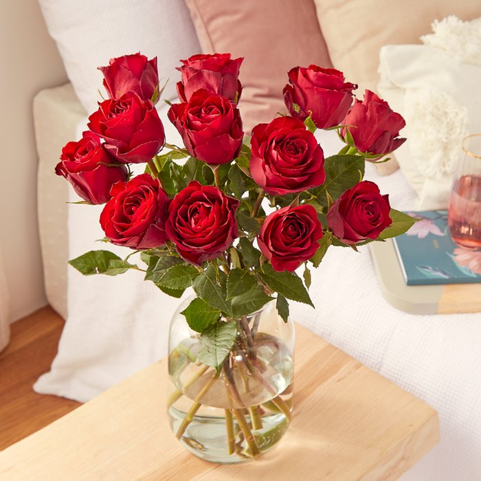Luxury 12 Red Roses Gift Set | Moonpig