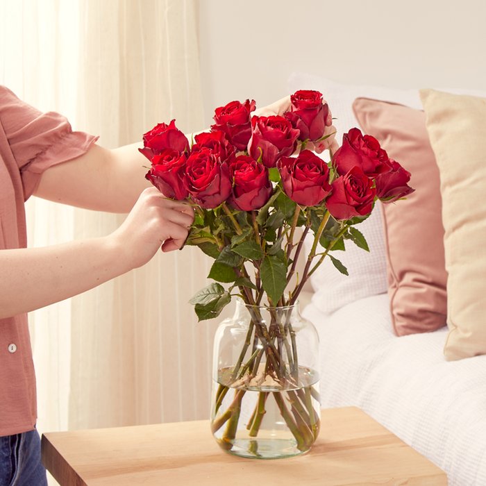 Luxury 12 Red Roses Gift Set | Moonpig