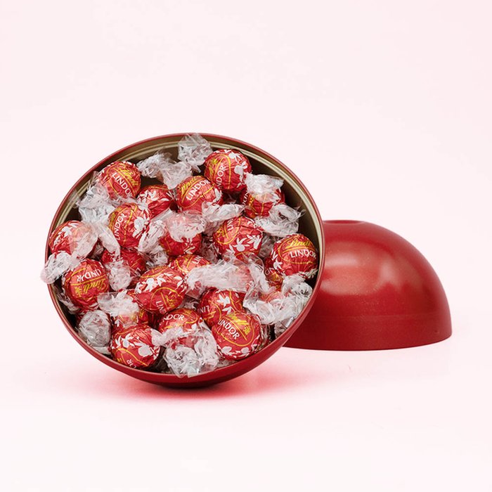 Lindt Lindor Milk Chocolate Truffles Maxi Ball (500g) | Moonpig