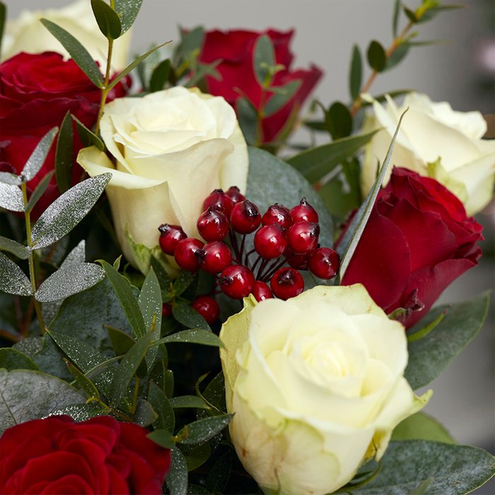 The Premium Christmas Roses | Moonpig